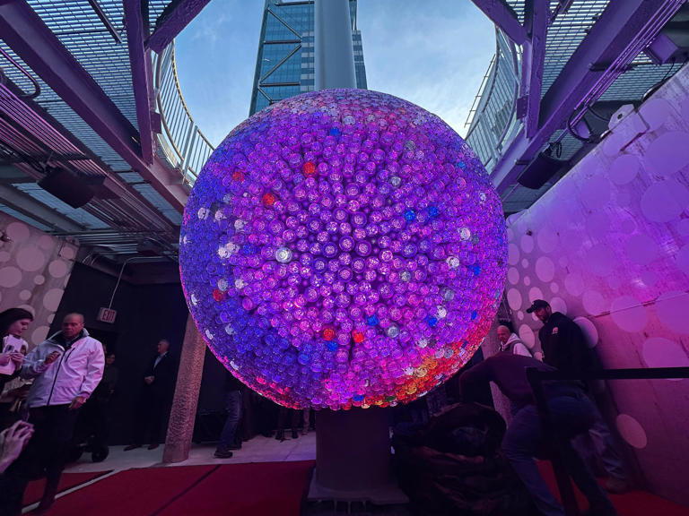 How to watch CNN's 'New Year’s Eve Live' with Anderson Cooper, Andy Cohen