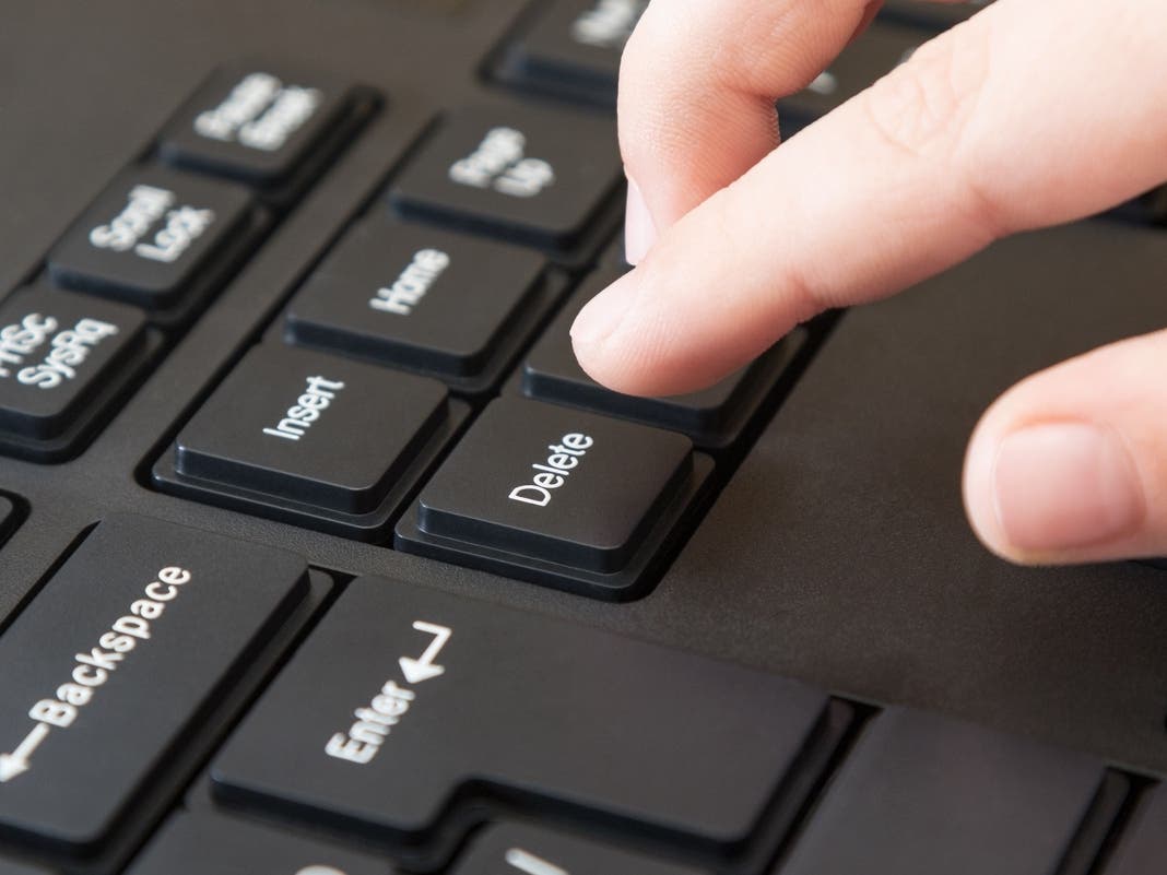 Hochul signs legislation requiring warning labels on social media platforms