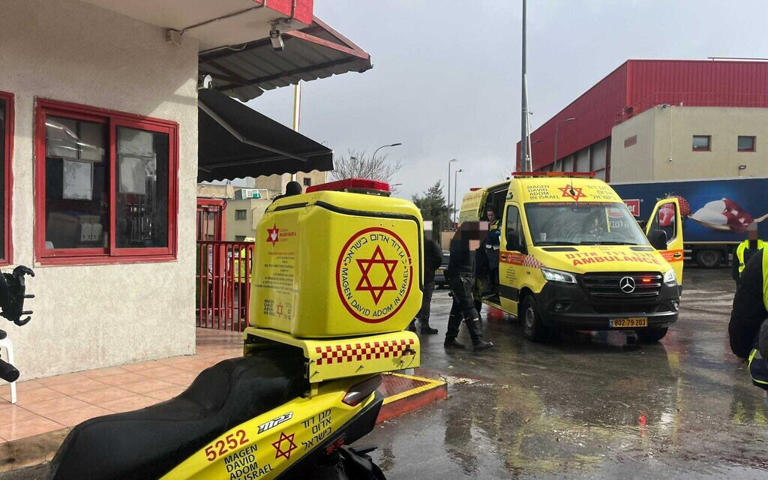 Cop hurt in ramming near Jerusalem by driver reportedly transporting ...