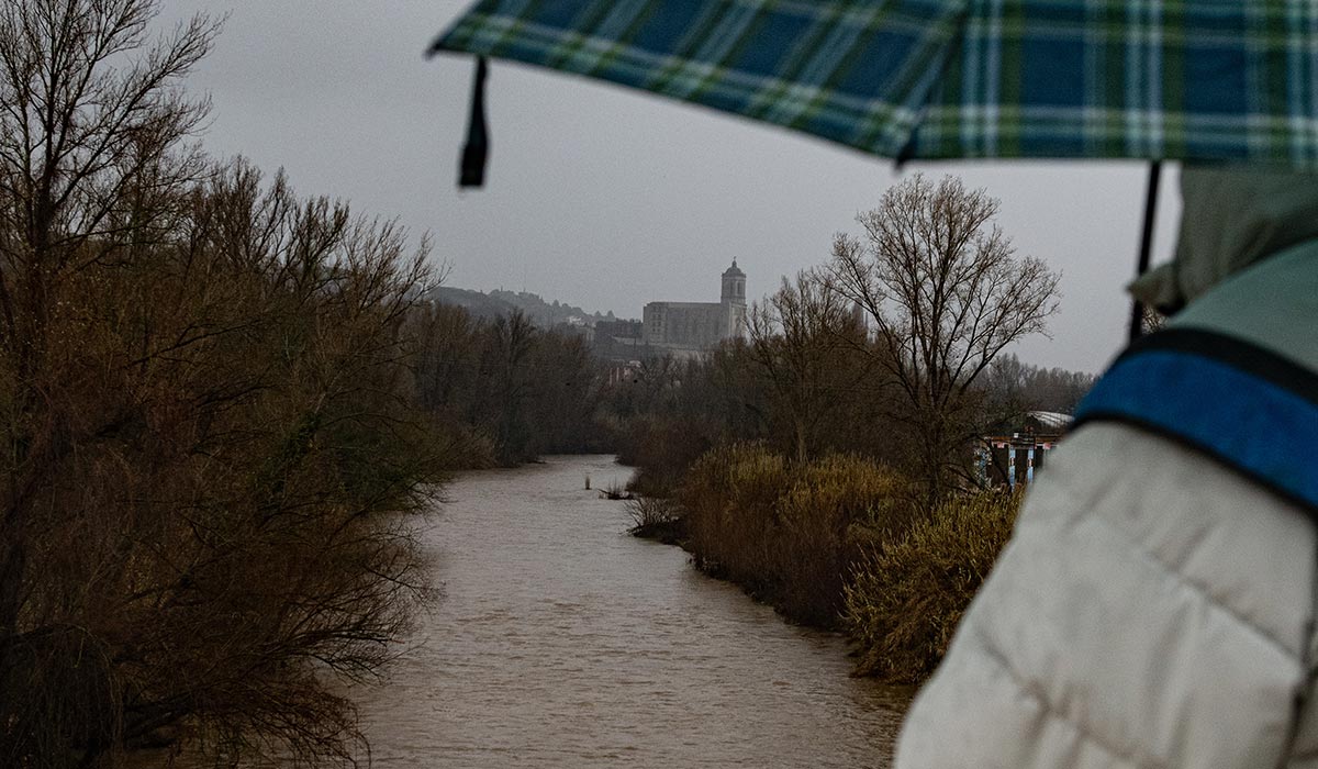 Irish tourists warned as severe flooding triggers red weather alerts in ...