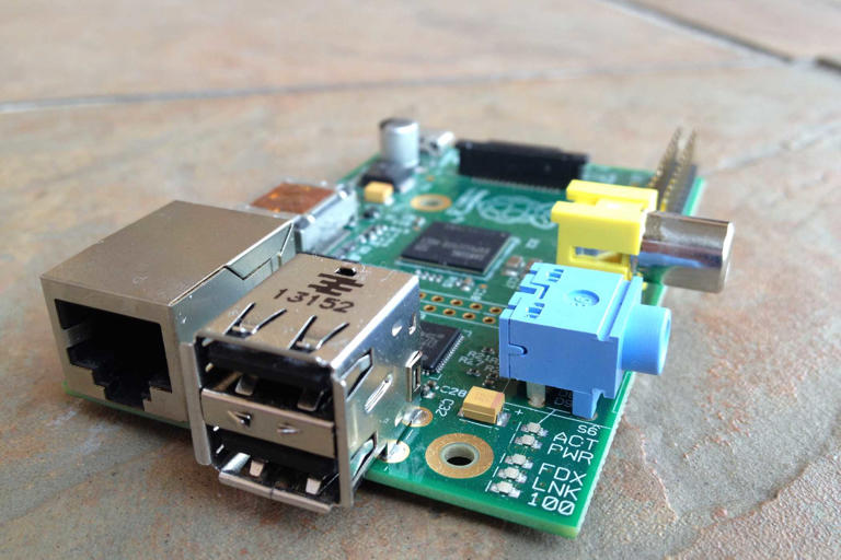A Raspberry Pi can make your old speakers feel like Sonos