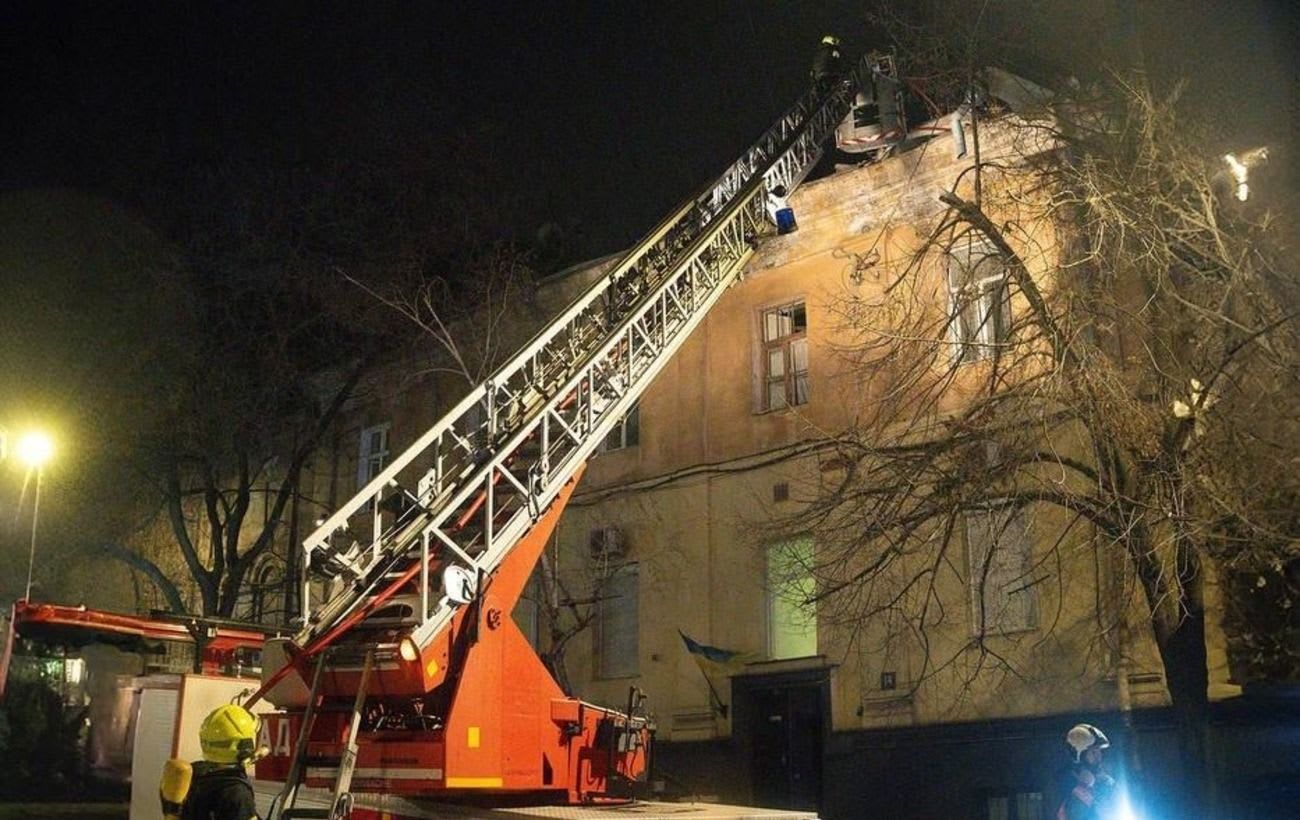 Evening Russian strike on Odesa: Residential building on fire, lyceum ...