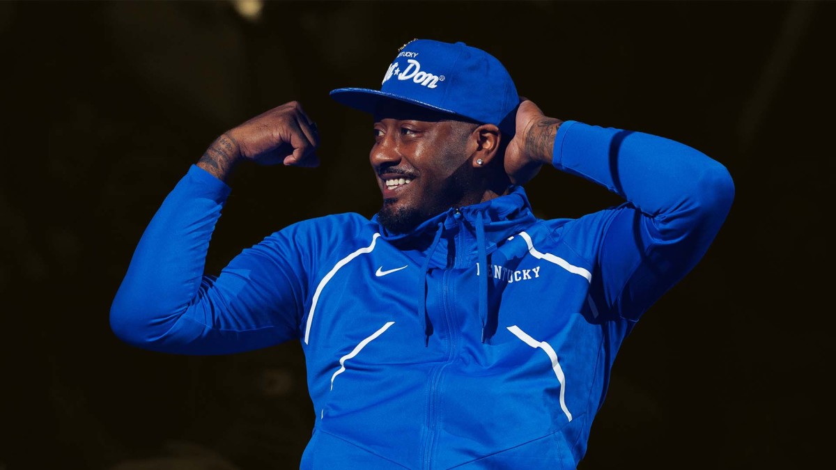 John Wall has a suggestion on how to fix the Lakers' problems: "That's ...