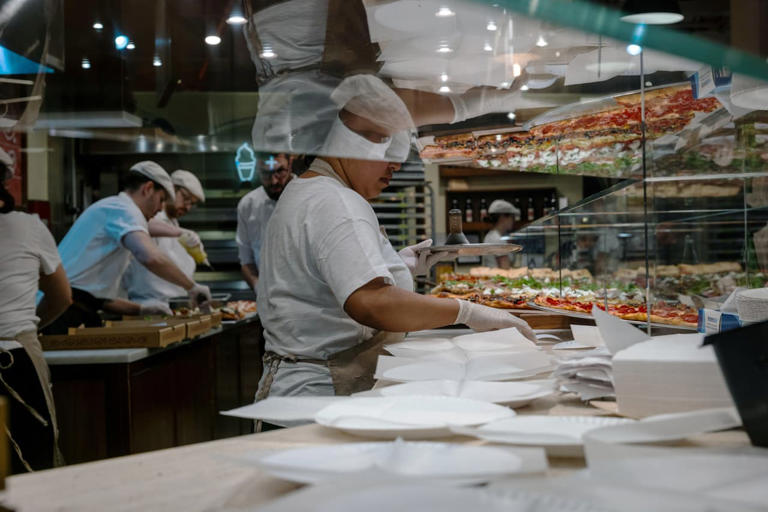 Chipotle and other restaurant stocks had an ugly 2025. How they can ...