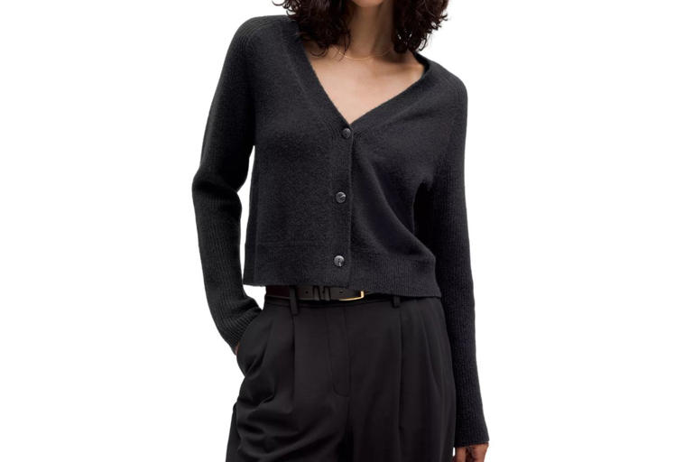 Lululemon’s year-end sale is still going—snag Bella Hadid and Taylor ...