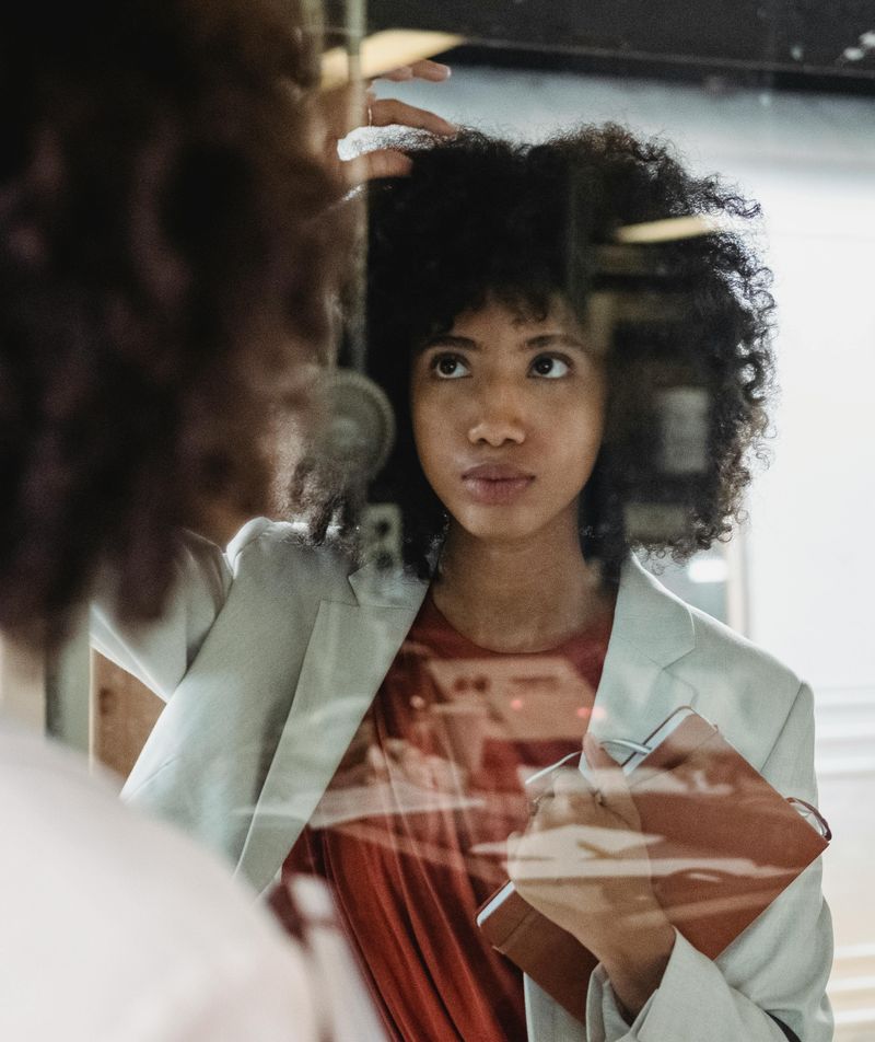 7 traits linked to talking to yourself (according to psychology)