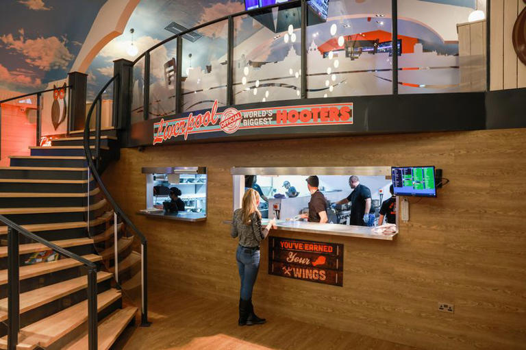 World's biggest Hooters in UK to shut down after 'difficult' year as ...