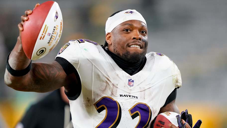 Record-setting Derrick Henry shreds Packers’ defense, wears hat to prove it