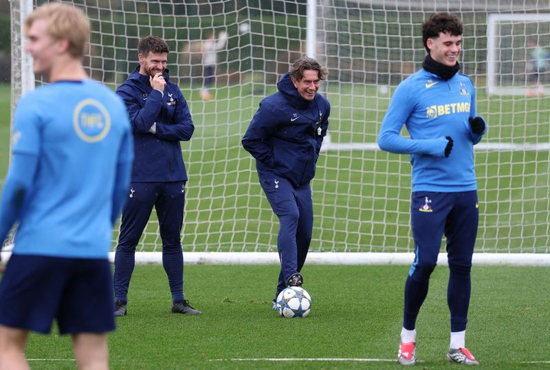 Soccer-Frank backs himself to turn things around at Spurs