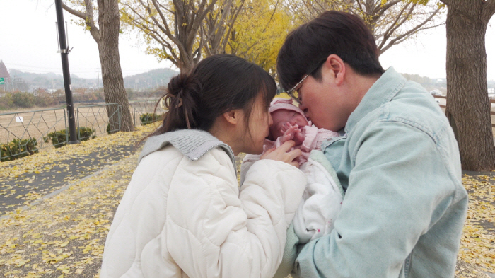 Four miscarriages and one birth. I'm seeing you after 19 years, thank ...