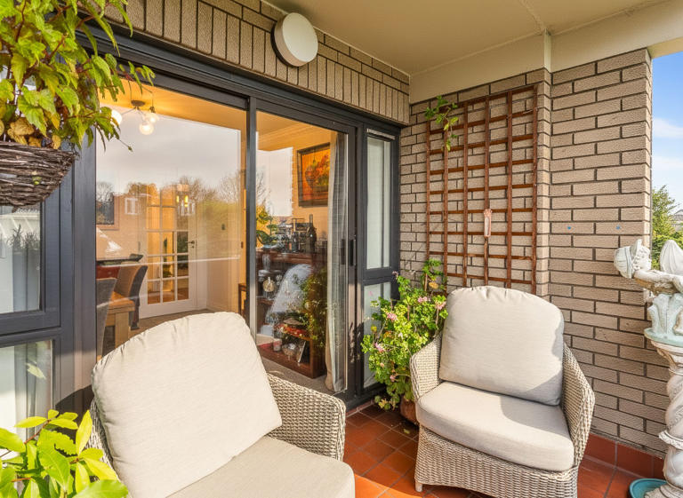 Edinburgh three-bedroom ground-floor apartment with garage and private ...