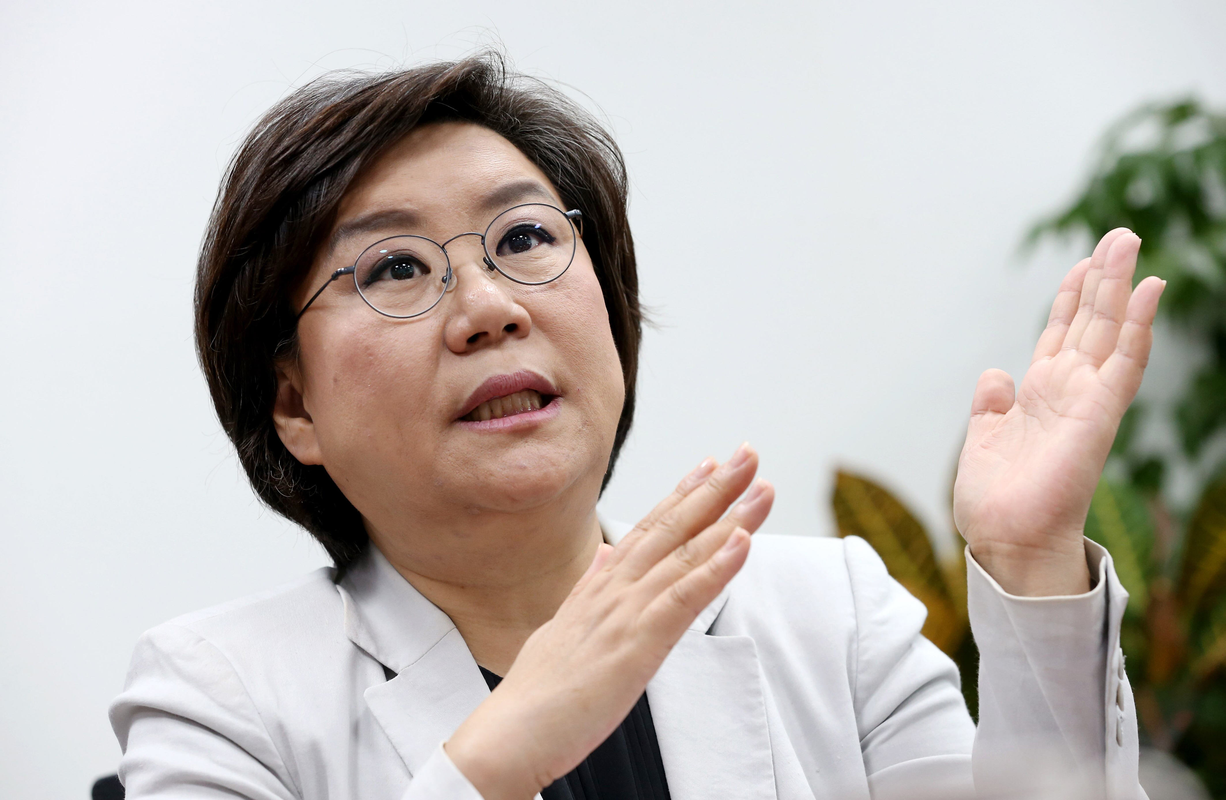 Democratic Party split over Lee's budget nominee