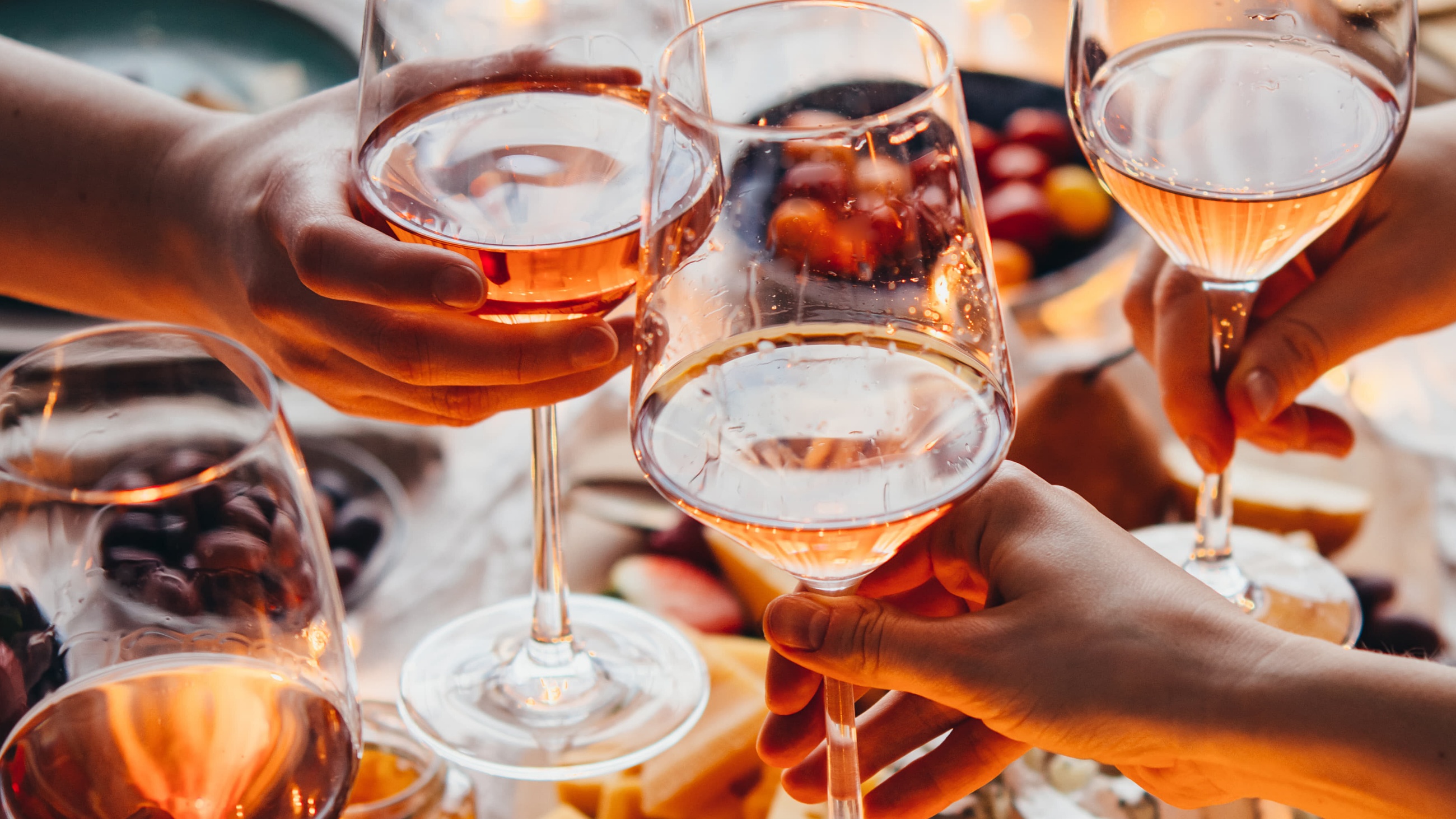 Alkohol znika z ciała wolniej, niż sądzisz. Te liczby mówią same za siebie