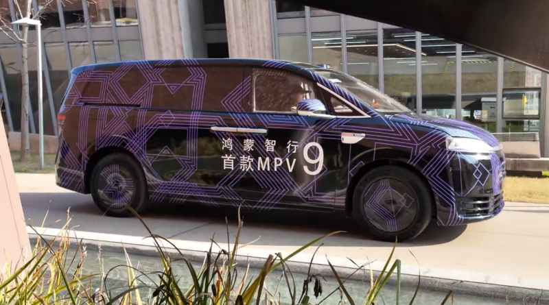 Diklaim jadi yang pertama, Huawei Luxeed V9 pakai airbag helm di mobilnya