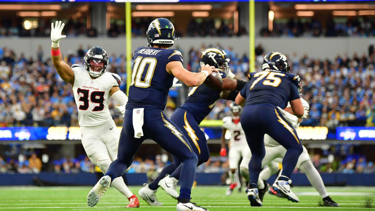 Playing Patriots is best-case scenario for Justin Herbert, banged-up ...