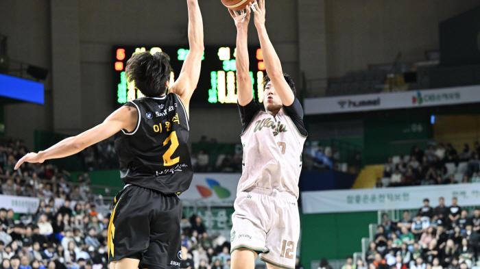 Lead by 22 points → allow for a complete reversal → reverse by 14 ...