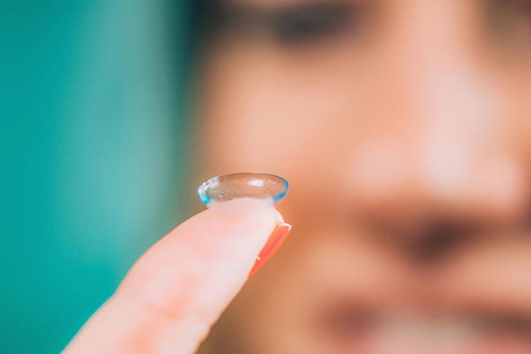 Silicone hydrogel contact lenses