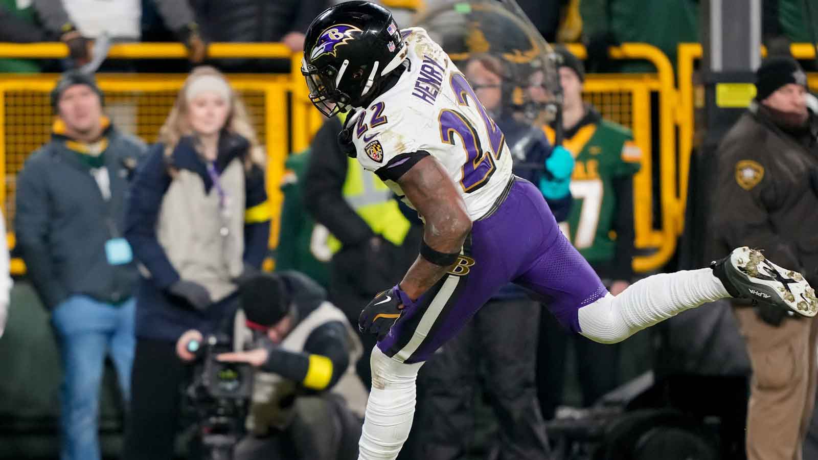 Ravens’ Derrick Henry makes all kinds of history with 4th TD vs. Packers