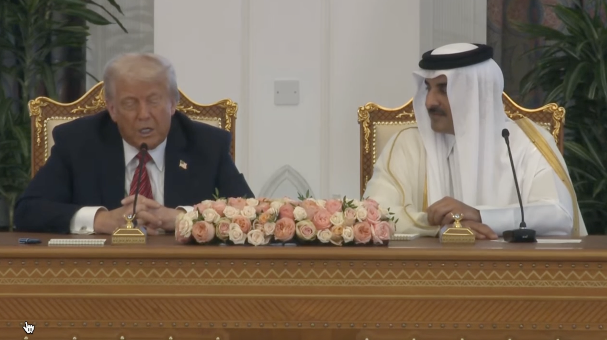 'Ummm': Trump shows signs of cognitive decline in Qatar, struggles to ...