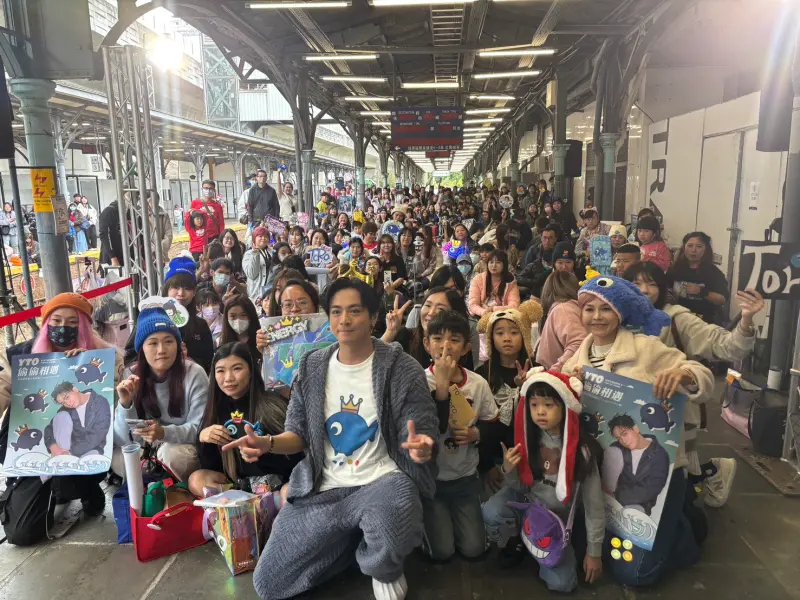 ENERGY成員TORO攜「兒子」快閃台中藍色王國