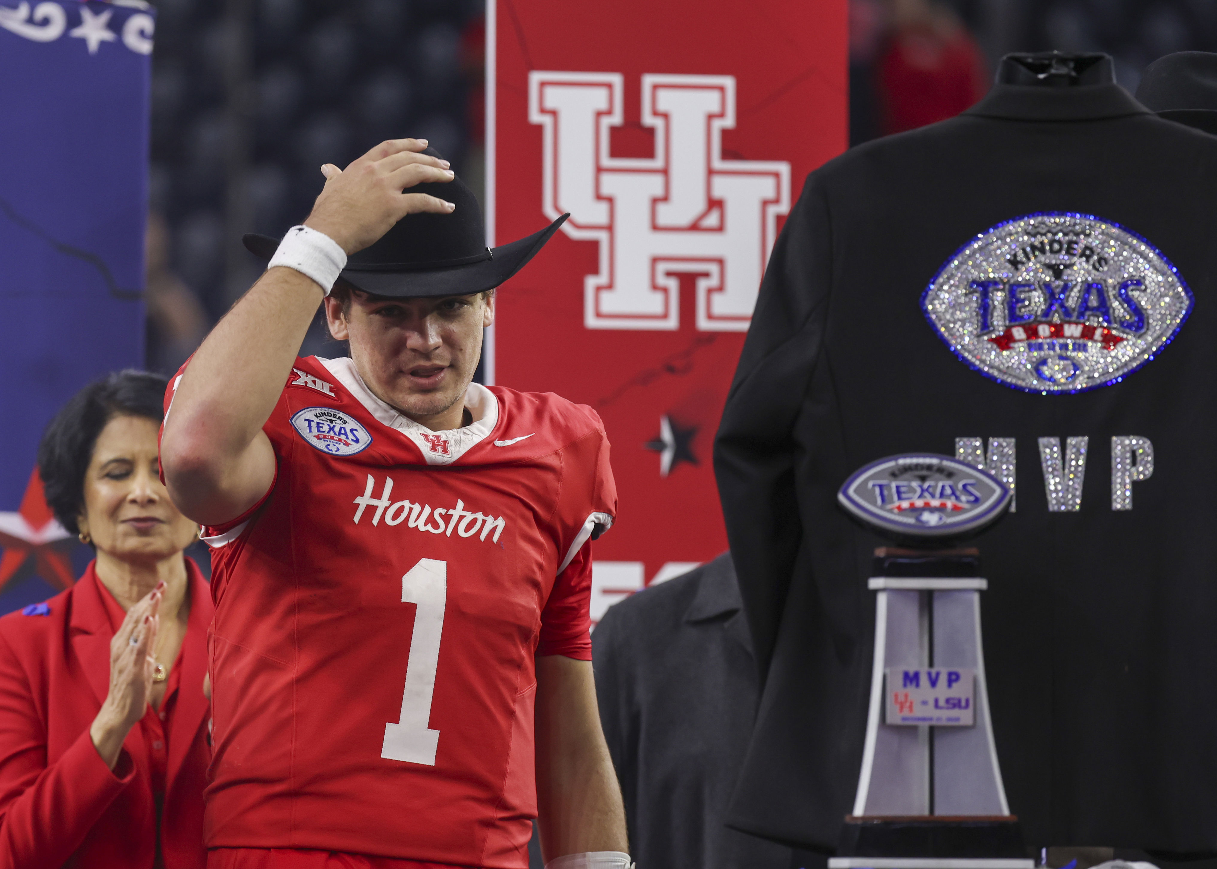 Houston collects 10th win in 38-35 Texas Bowl takedown of LSU