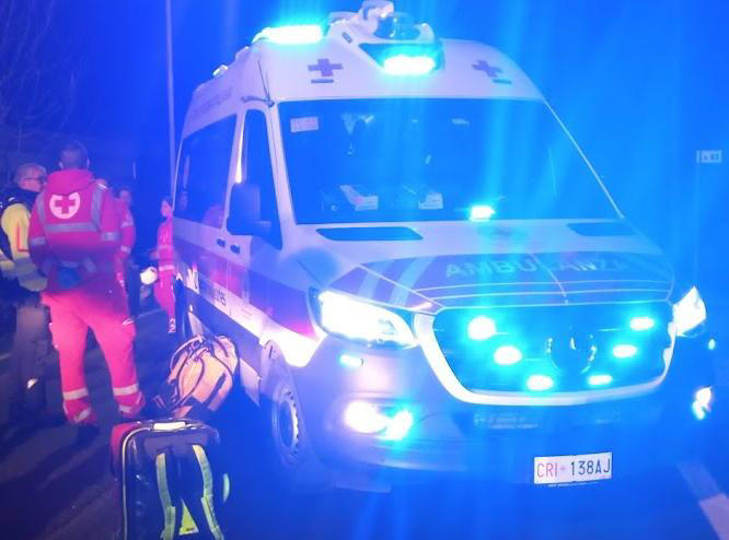 Reggiolo, si schianta contro due auto dopo una sbandata