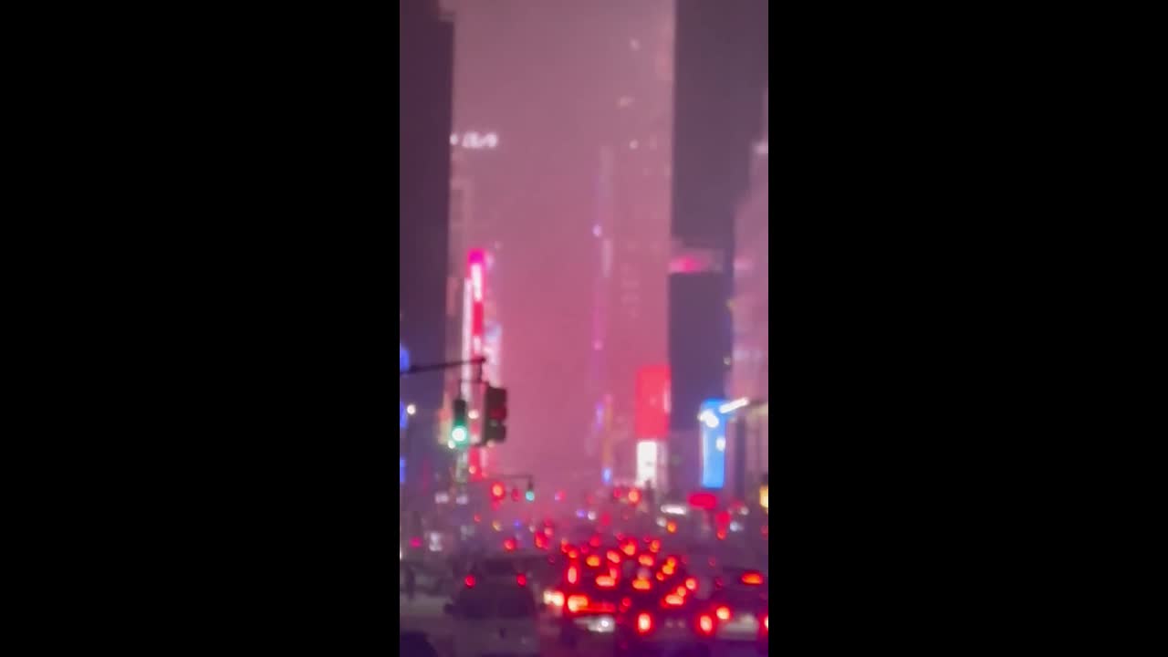 US: Heavy snowfall hits Times Square as winter storm intensifies
