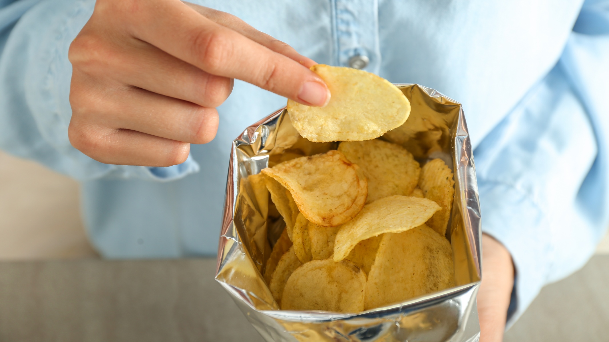 Feit of fabel: zit er écht vlees in ham-kaas en andere chips met ...