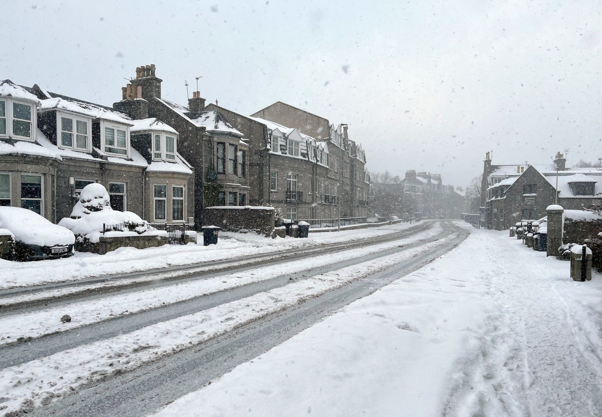 Amber snow warnings disrupt UK schools and flights