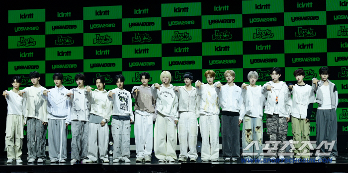 IDENTY's cool appearance and pose