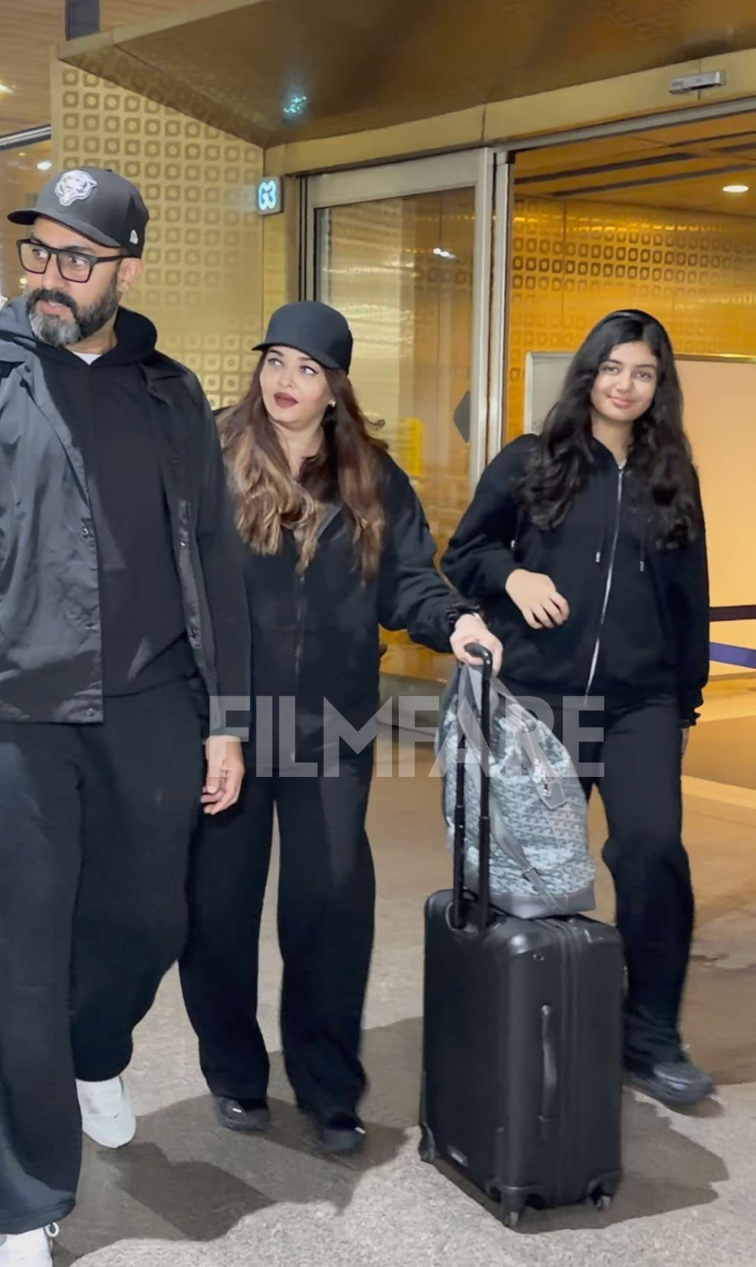 Photos: Abhishek, Aishwarya Rai & Aaradhya Bachchan return to city ...