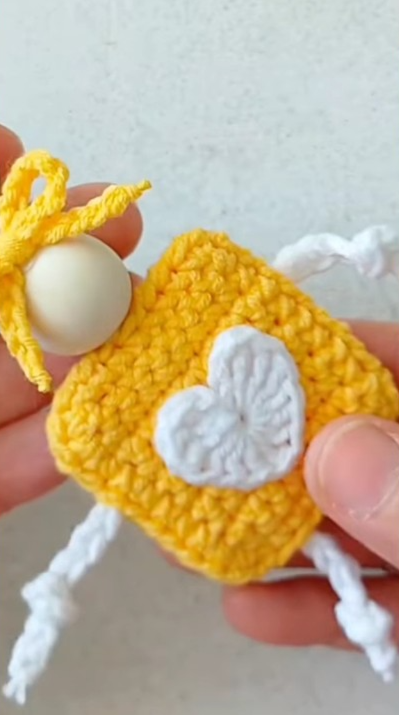 Easy and cute crochet heart buddy keychain