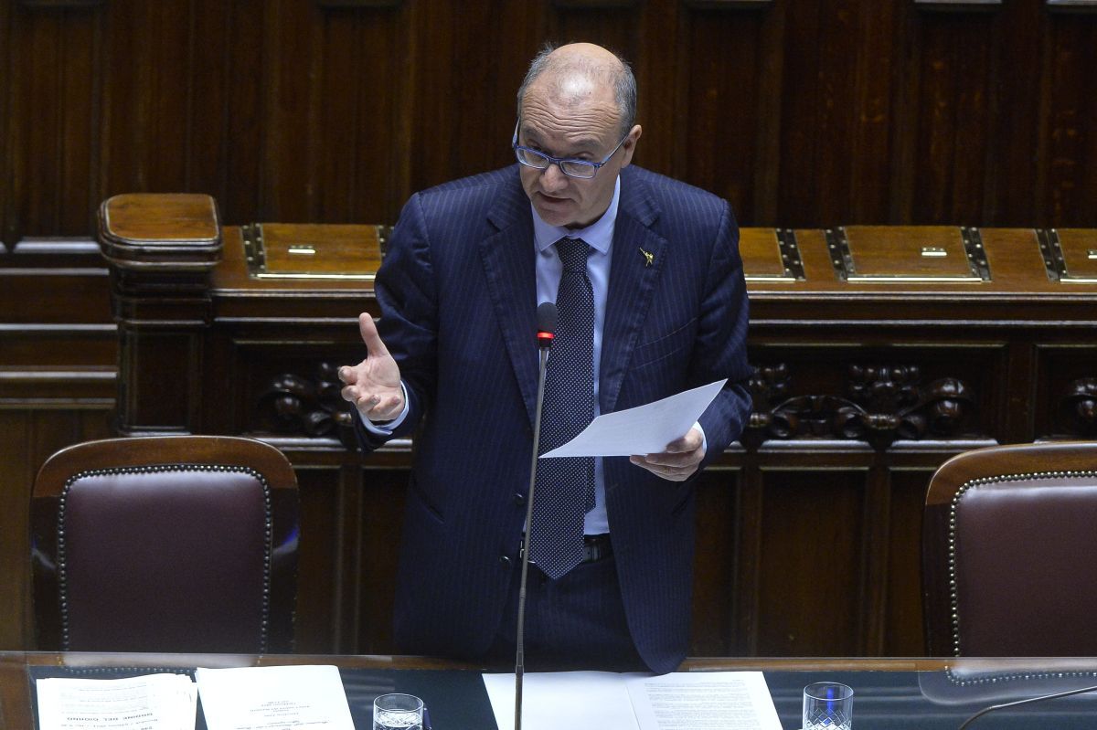 Valditara: “Possibile l’utilizzo dei metal detector nelle scuole a ...