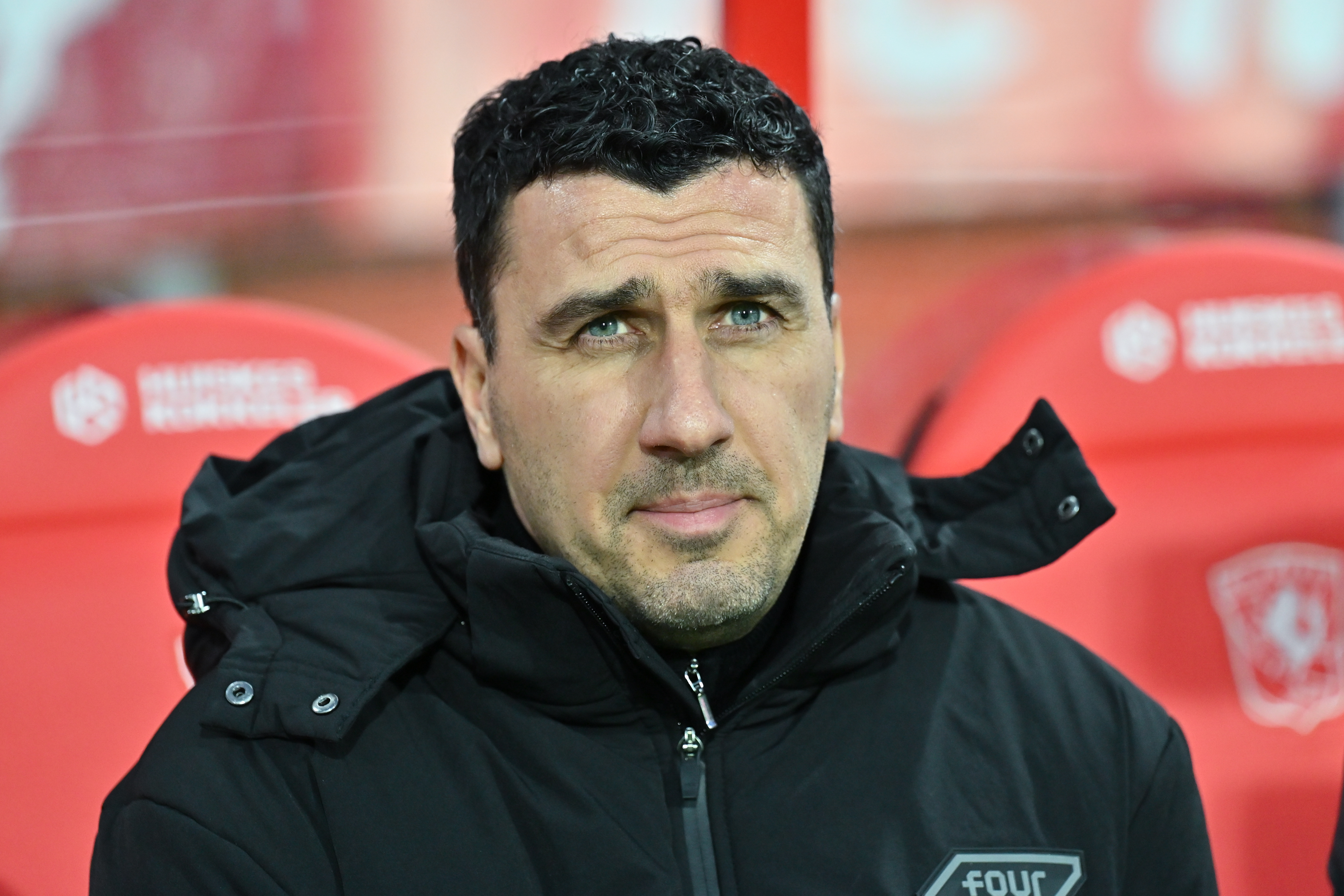 Huiberts komt met harde woorden over trainersstaf AZ: 'Dit is ...