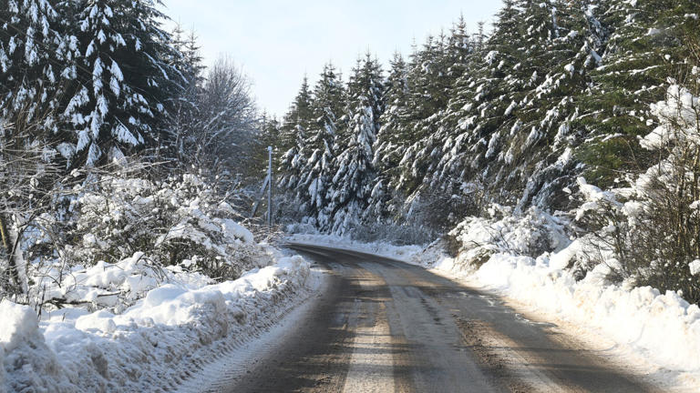 'Treacherous' road conditions as Met Éireann issues fresh ice warnings