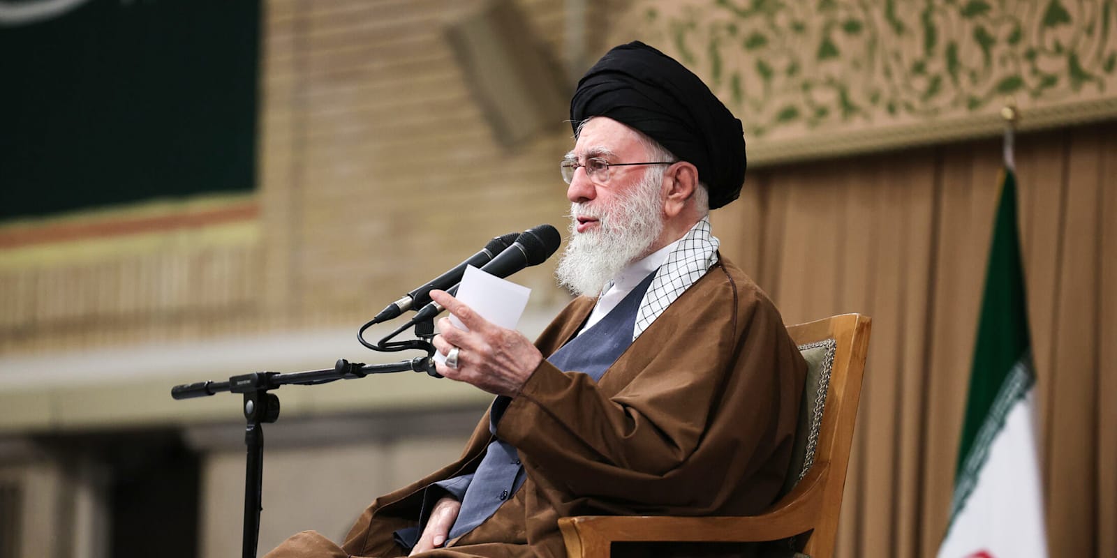 Uppgifter: Ayatollan har plan för att fly till Moskva