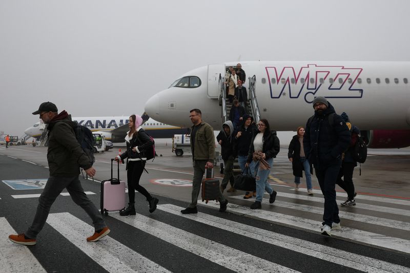 Ryanair, Wizz Air passenger numbers soar in December amid holiday demand