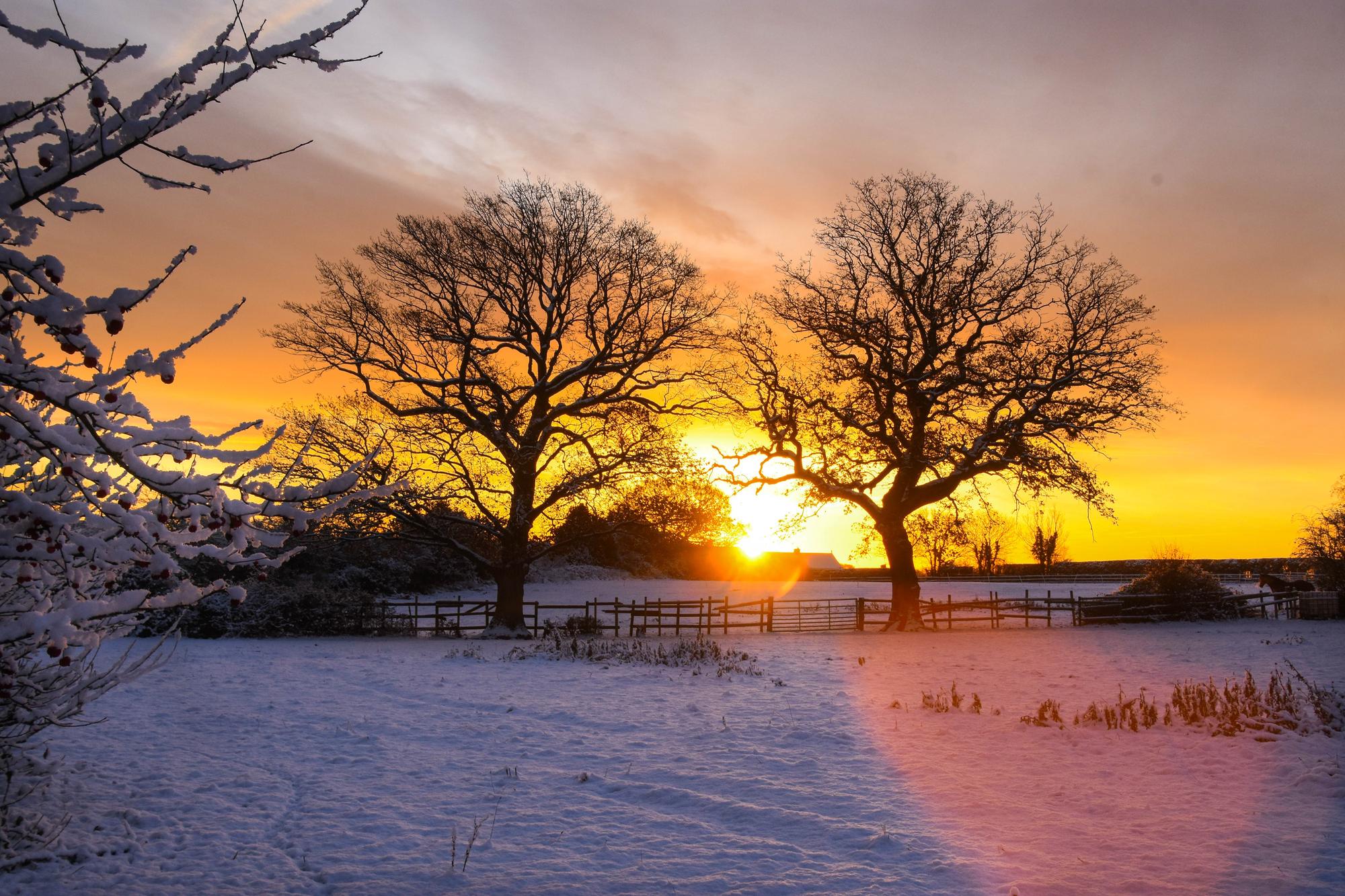 Met Office issue snow and ice warning for Greater Manchester as ...