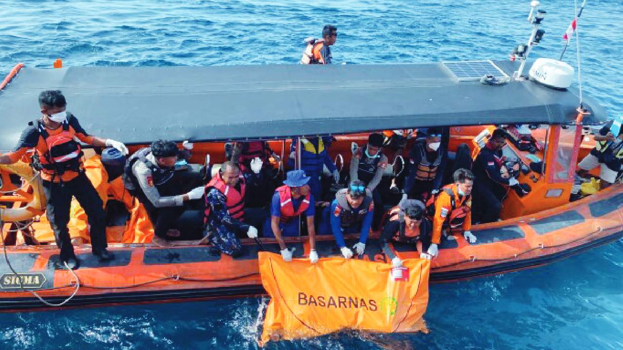 Second body found in Spanish coach search