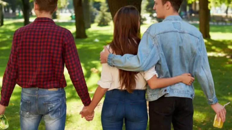 Roster dating: Why dating multiple people feels normal