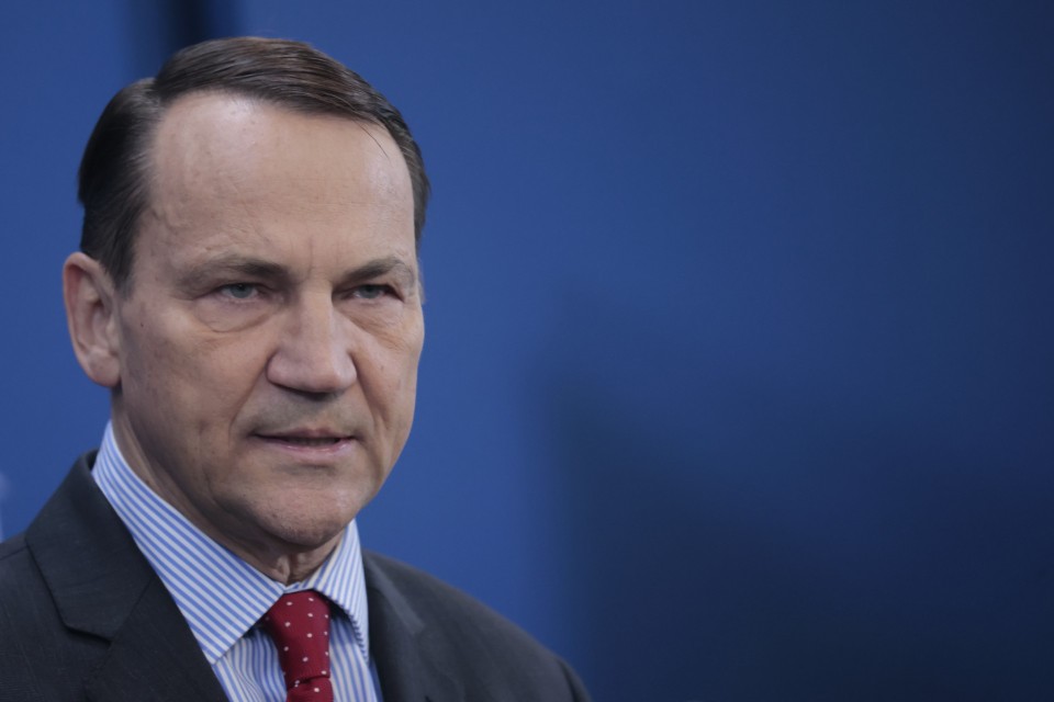 Sikorski: Osłabienie gospodarki zmusi Putina do pokoju