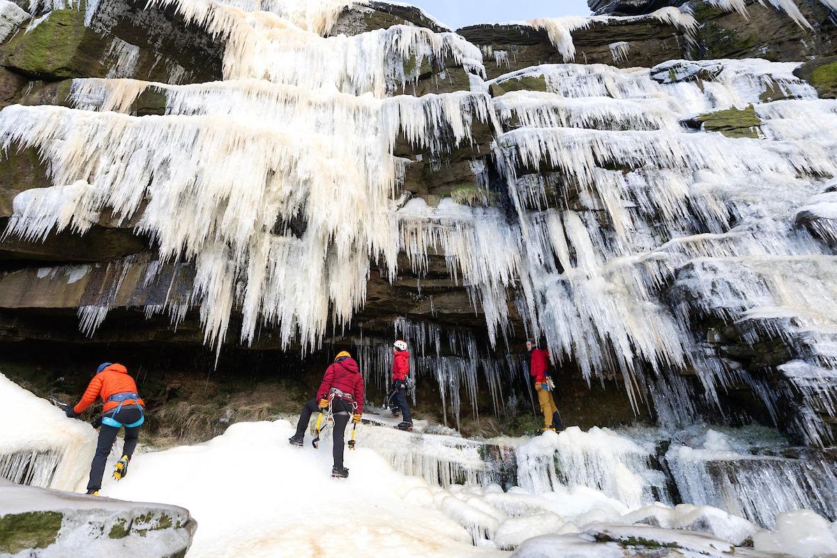 Stunning photos show mountaineers climbing 30 metre high frozen Kinder ...