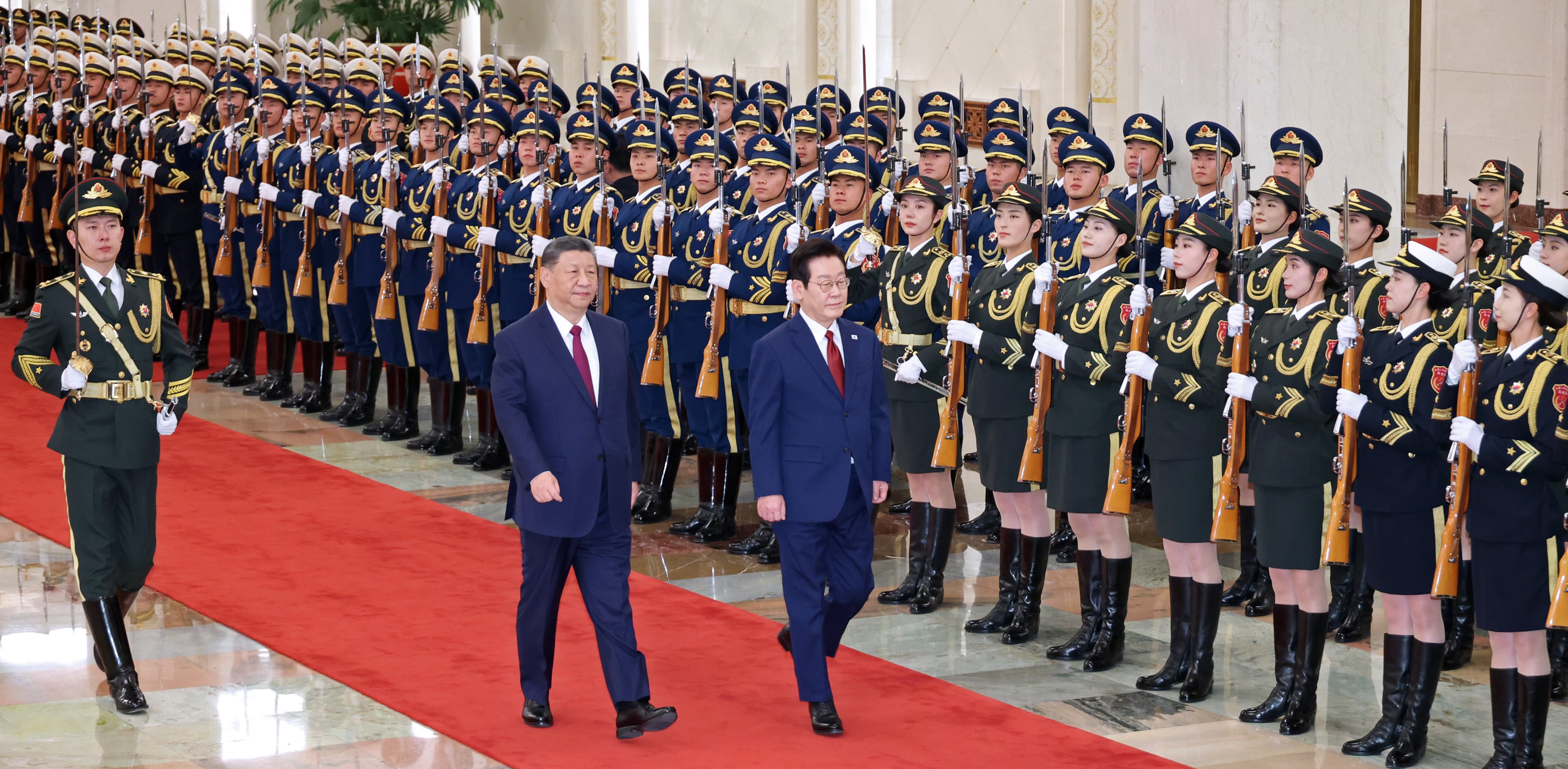 Lee, Xi agree to restore ties, explore Korean Peninsula peace