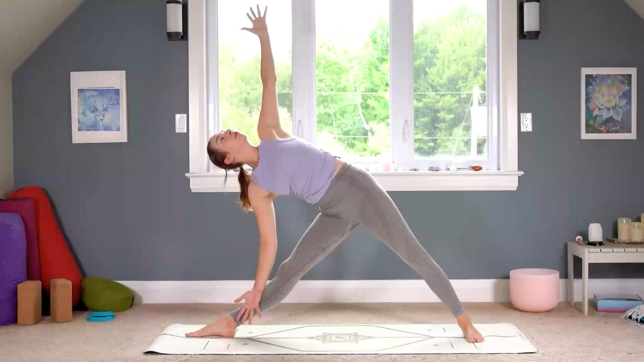 20 min gentle yoga flow to improve flexibility