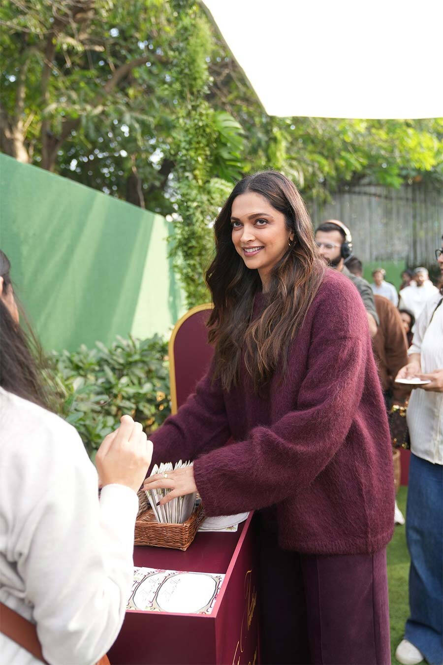 Deepika Padukone books flights, pens welcome notes for fans at intimate ...
