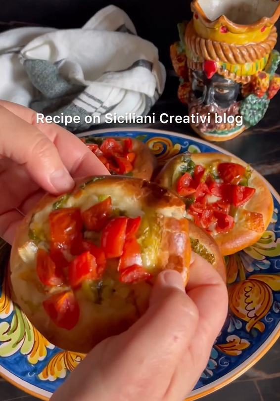 Pizzette morbide messinesi con impasto da rosticceria | Ricetta ...