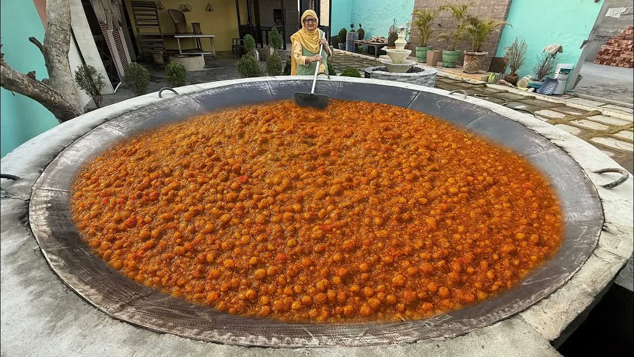 Village Granny Make Big Chole Masala for 1000 People