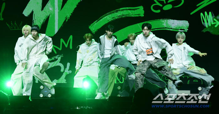 A spectacular performance full of identity power