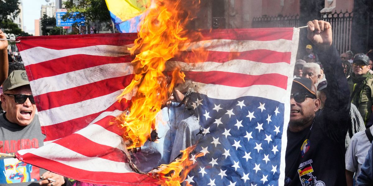 Dollarn stiger på ökade geopolitiska risker