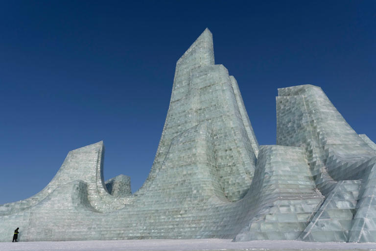 Harbin ice festival draws sculptors and spectators to northern China ...